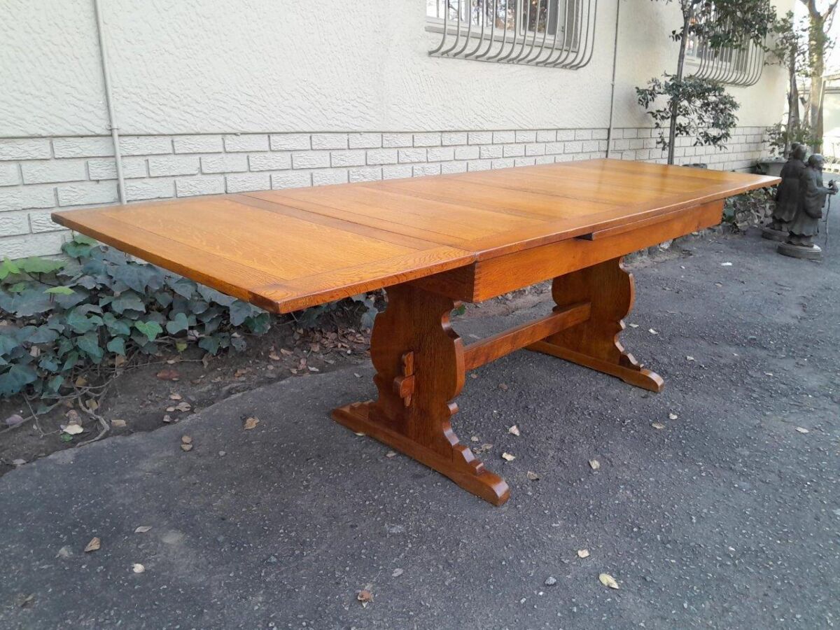 A 20th Century Oak Draw Leaf Extending Dining Table - The Crown Collection